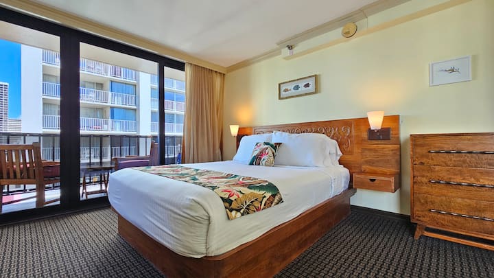 Bmb 1203 -Comfort For 3 W/fabulous Pool & Hot-tub - Honolulu, HI