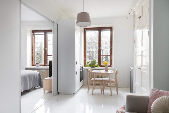 Charming Kallio Flat | Garden Views | Near Metro - Helsinki