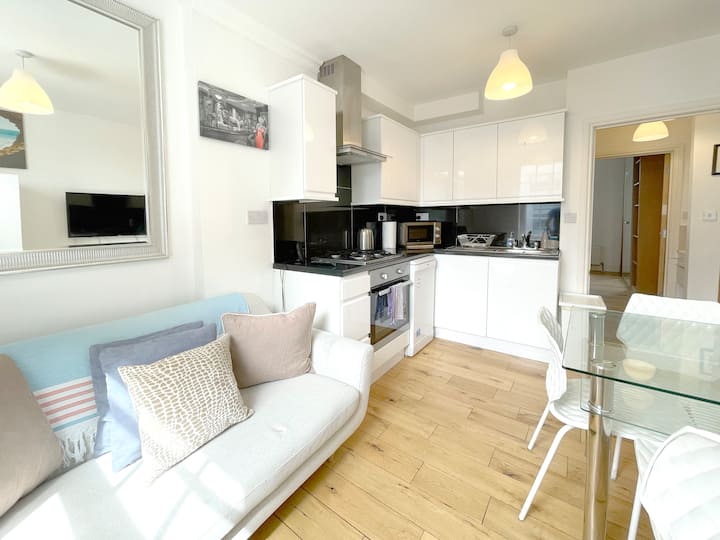 Comfy & Convenient 2 Bed Flat Nr. Westfield & Tube - Earls Court