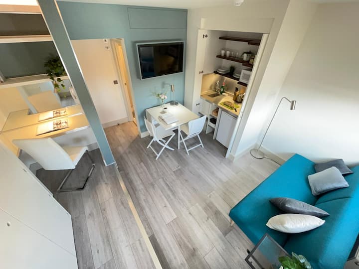 9 | Stylish Studio Steps From Sea & Promenade - Brighton