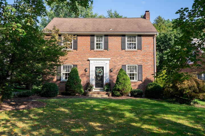 Beautiful Fully-furnished Colonial In Millersville - Lancaster, PA