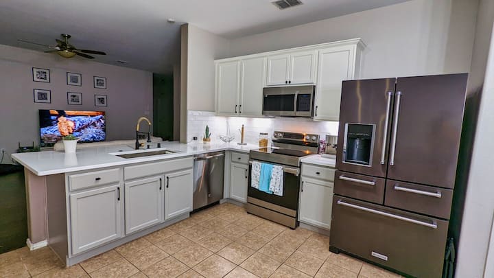 Spacious 4 Bdr Home In Fort Worth Alliance Area - Fort Worth, TX