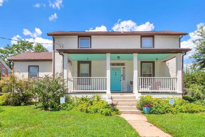 Renovated, Furnished Studio W/eat-in Kitchen, Wifi - Charlottesville, VA