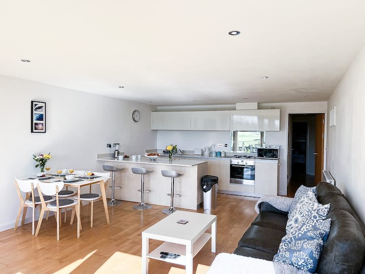 9 Zinc Modern Apt, Amazing Fistral Views & Sunsets. Close To Golf Course. - Fistral Beach