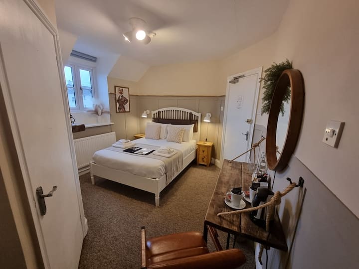 Foxes Den - Creates Monmouth - Monmouth