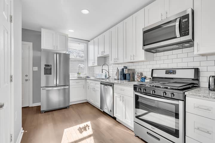 Cozy Chic Townhome 4 Blocks To Hopkins - Baltimore, MD