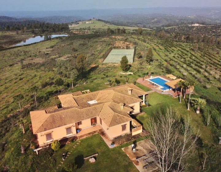 Espectacular Villa Con Pistas Dptvas Privadas - Valverde del Camino