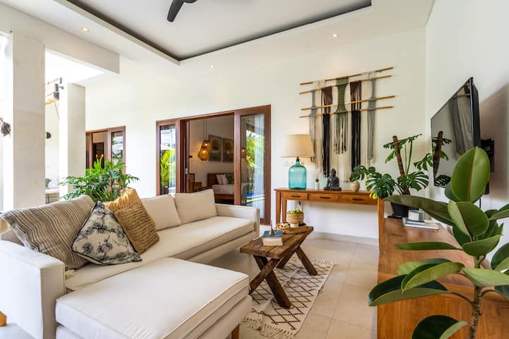 Cozy Dejiwo Bali 2br Private Villa W/ Private Pool - Bali