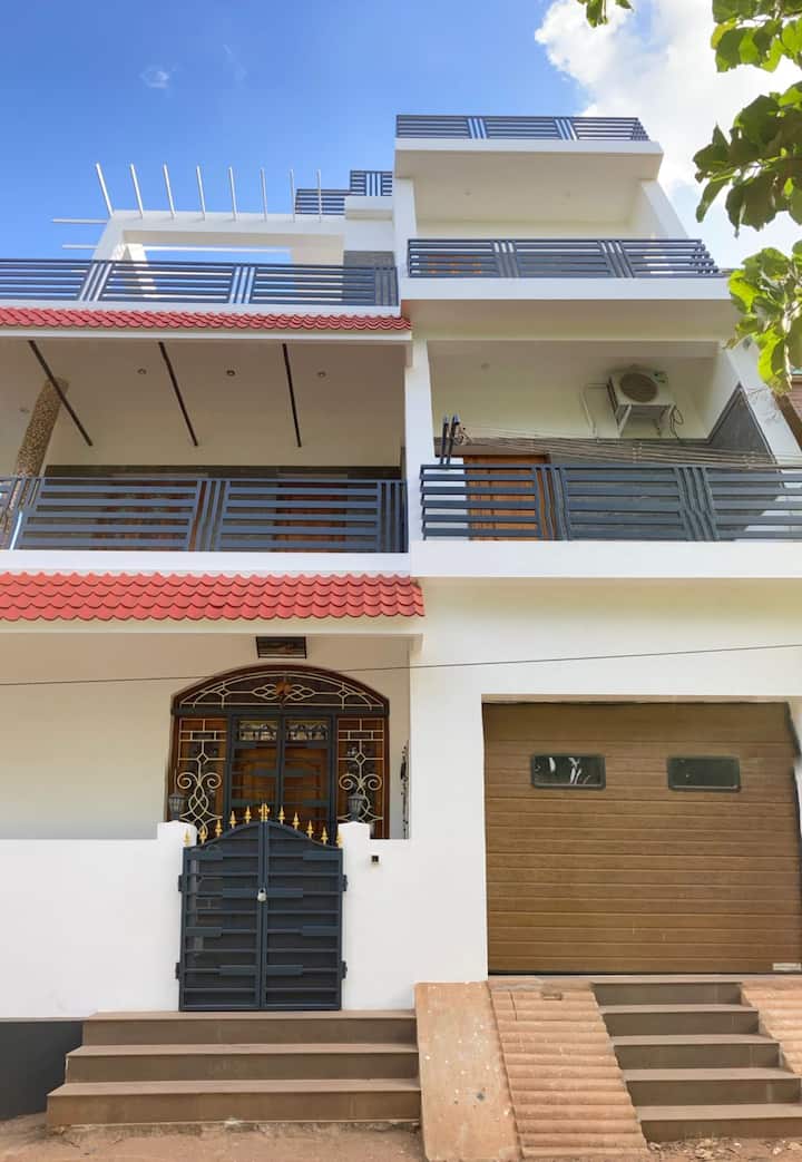 Cozy 3 Bedroom House With Terrace - Puducherry