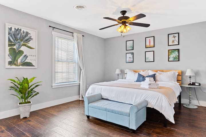 1 Block To Beach + Walking Distance To Boardwalk - Carolina Beach, NC