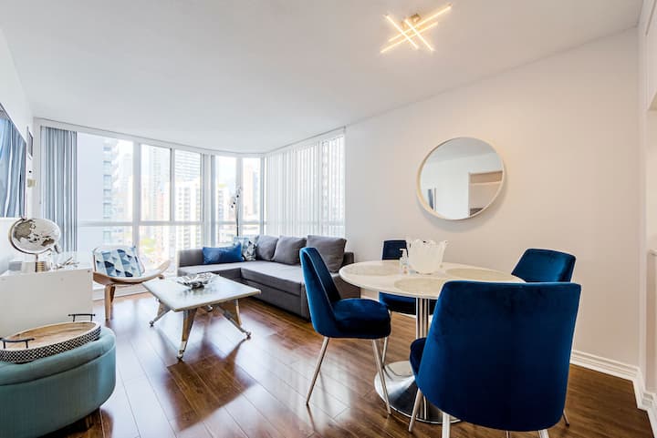 High Floor Bay Street 1 Bedroom 1 Bathroom City View Condo (Sleeps 4) W. Balcony - Toronto