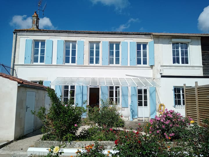 Rochefort, Charentaise Piscine Privative 3 * - Rochefort, France