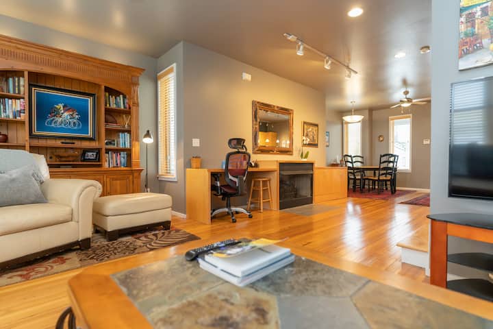 Southside's Sunset Haven. 3 Bedrooms, 3.5 Baths - Nickajack Lake, TN