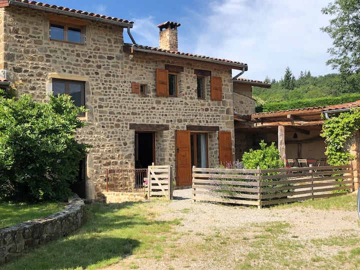 Belle Maison En Pierre à La Campagne - Bourg-Argental