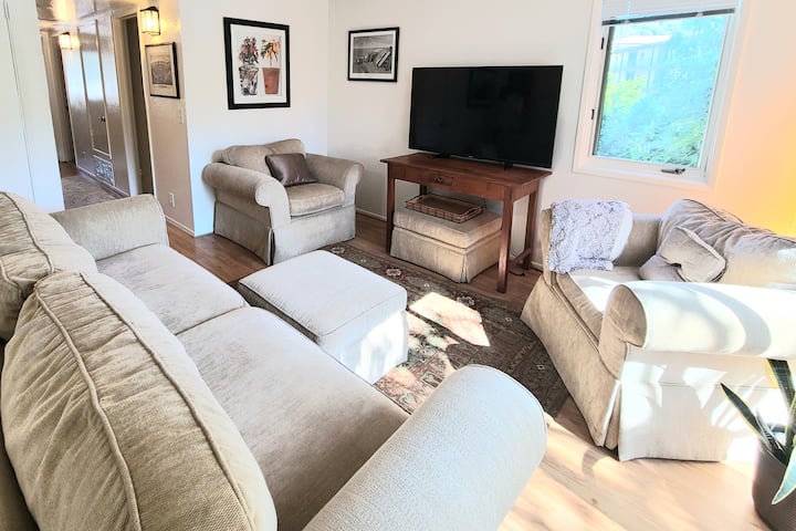 Santa Barbara 2/2 Second Floor Condo - Santa Barbara, CA