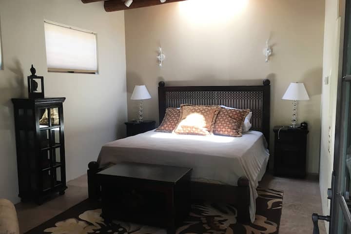 Sunset House: Charming Santa Fe Adobe Casita - Santa Fe, NM