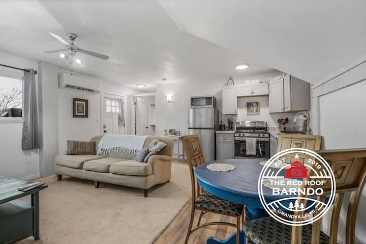 *Budget-friendly Apartment Conveniently Located! - Wyoming, MI