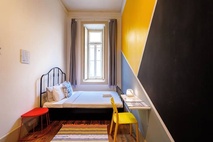 Central Double Room In Lisbon With Shared Bathroom - Lisbon