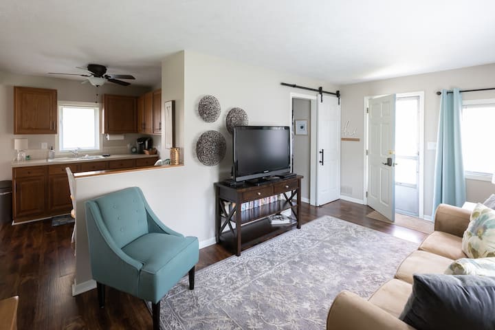 Cozy, Private Spot With A Light, Airy, New Feel! - Omaha, NE