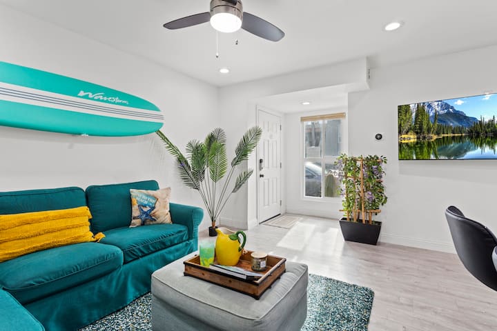 4 Min Walk To Beach! Stocked Vacay Essentials - Huntington Beach, CA