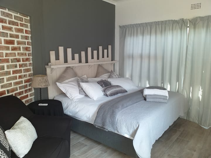 19 On Micro Avenue - Somerset West