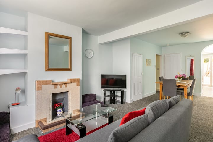 Victorian Rose Cottage - Deal