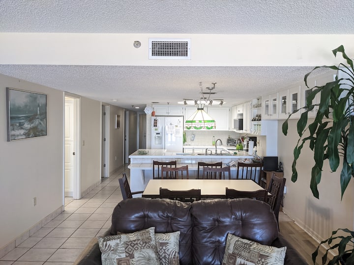 Spacious Beachfront Condo On Madiera Beach! (#106) - Madeira Beach, FL