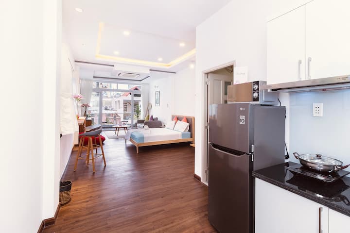 Central Location - Spacious Studio W/ Balcony - Hô Chi Minh-Ville