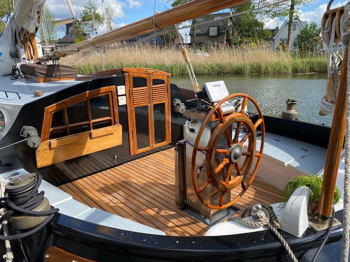 Classic Dutch Sailboat 'Zwarte Beer' (Black Bear) - Amsterdam