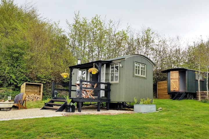 Happy Hare On Exmoor Shepherd Hut & Hot Tub - Minehead
