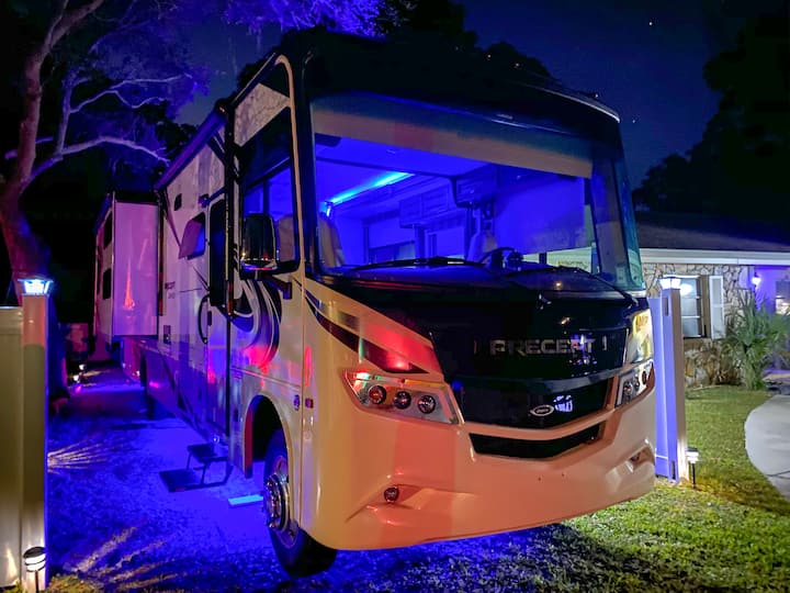 Suburban Glamping In A Luxury Coach - St. Petersburg, FL
