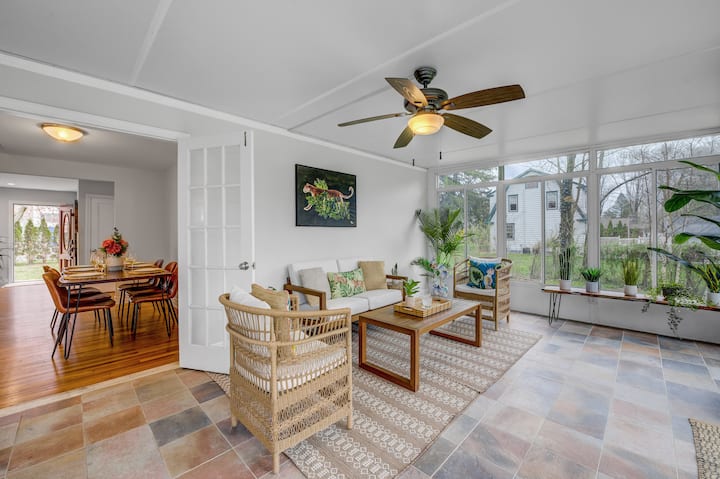 Bright 4br W/ Large Backyard And Sunroom - Princeton, NJ