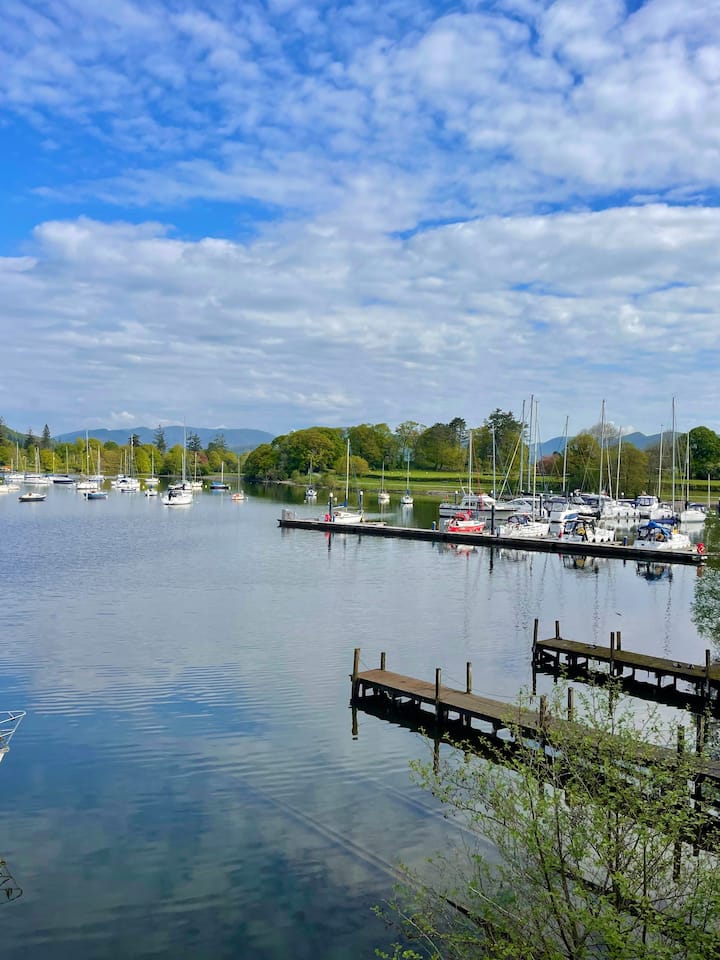 Walkers Lake House, Your Luxury Water Side Retreat - Coniston