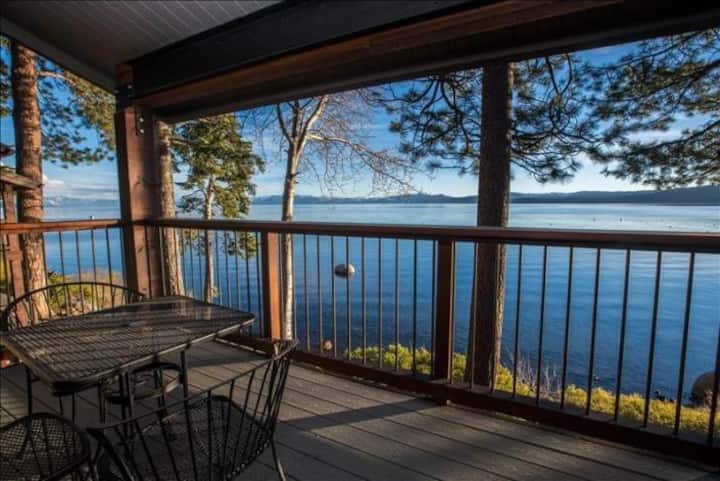 Lakefront Retreat With Stunning Views And Spacious - Incline Village