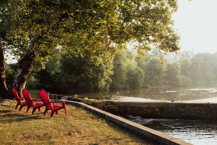 Dog-friendly Farmhouse W/ Peaceful Waterfall View - Lancaster, PA