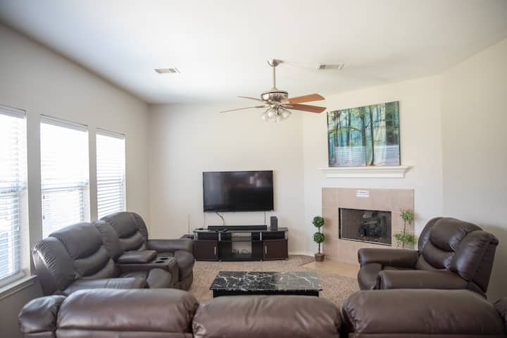 Pearland Home Close To Hobby & Major Hospitals - Pearland, TX