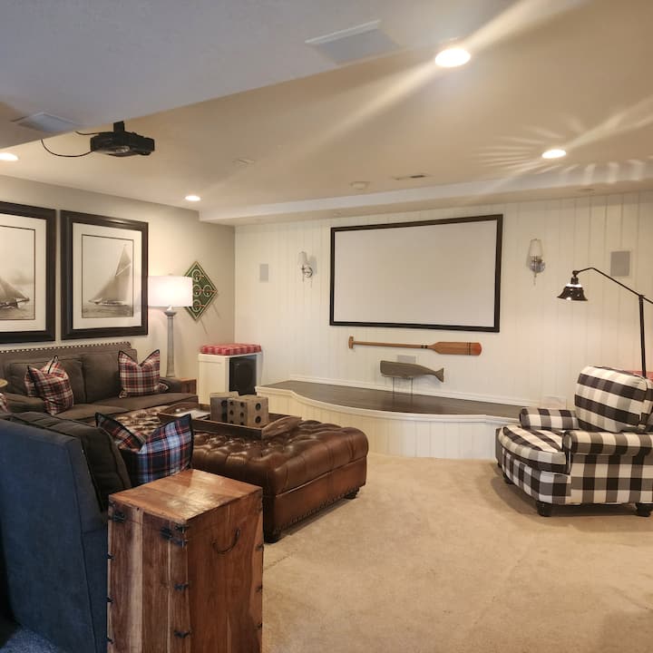 Jones/home Theater/large Yard/ City Park & Arcade - Colorado