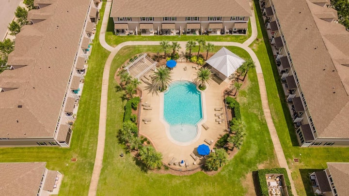 Pensacola Downtown Poolside Paradise W/ King Bed - Pensacola, FL