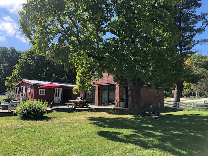 Sackett & Van Dam Guest House @ Little 9 Farm 1706 - Red Hook, NY