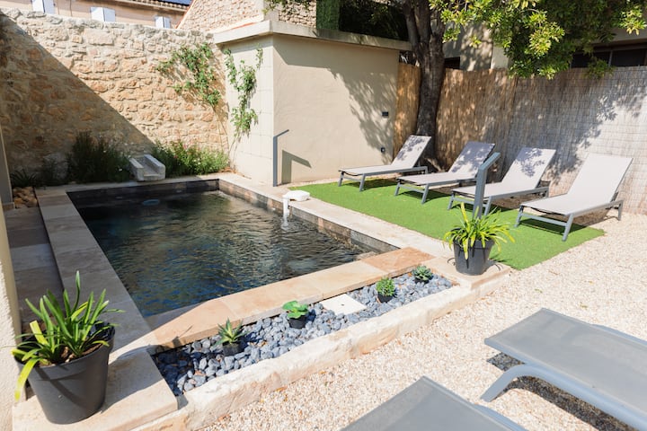 Les Baux-de-Provence Vacation Rentals with a Pool - Provence-Alpes-Côte ...