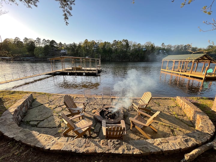 Rustic Lake House Retreat - Huge Deck - Boat Dock! - Hot Springs, AR
