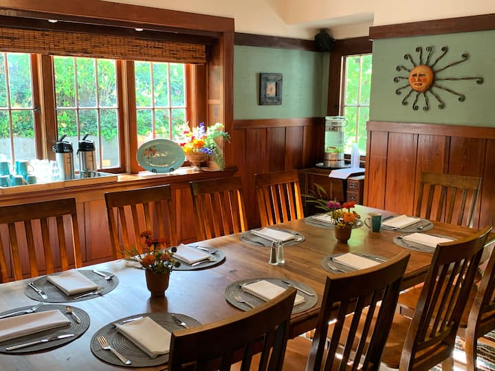 Redwoods, Goats, Chickens, Jacuzzi, Breakfast - Aptos, CA