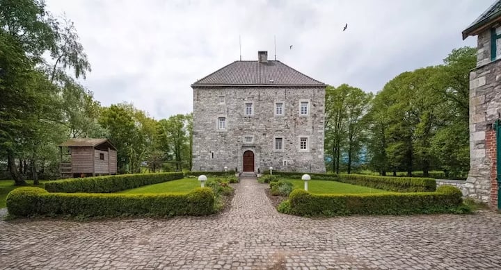 ÜBernachtung In Schloss Weims, Rotes Zimmer - Eupen