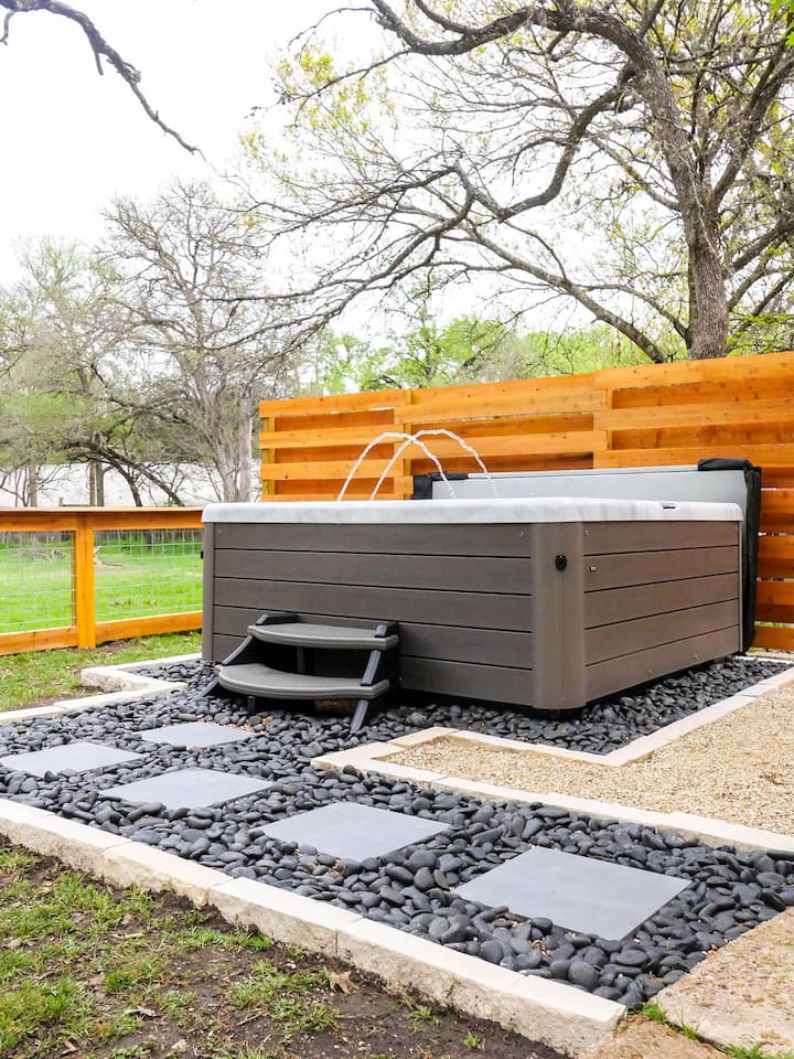 Suite With Private Hot Tub - Austin, TX