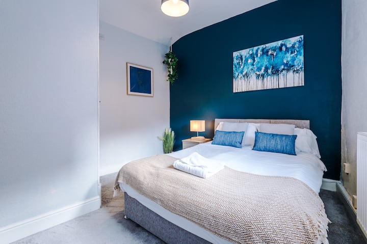 Recently Refurbished/ 4 Bed Close To Train Station - Chester