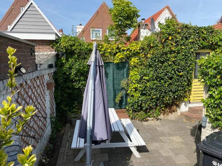 Zomerhuis Centrale Rustige Ligging , Veel Pricacy - Egmond aan Zee