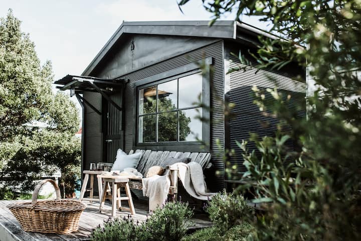 Bushy Summers - A Nurturing Bayside Shack - Strahan