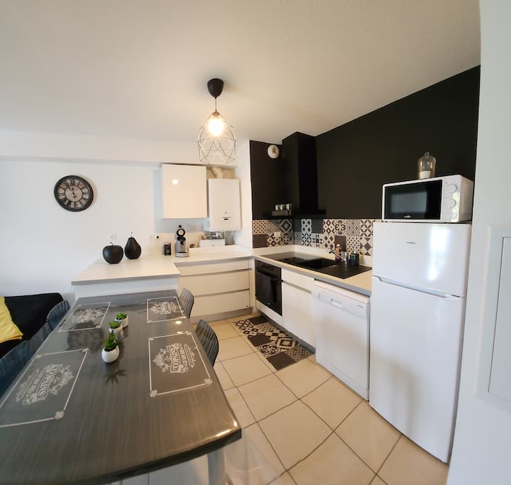 Logement Paisible Avec Parking, Proche Métro - Toulouse