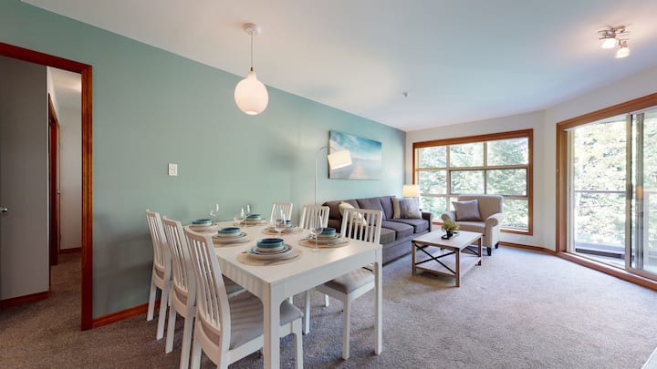 Ski In/ski Out Gateway! Walk Everywhere + Pool - Whistler