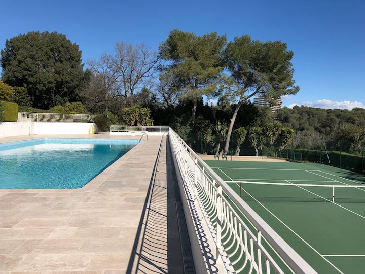 Villa Entièrement Climatisée, Piscine Et Tennis. - Villeneuve-Loubet